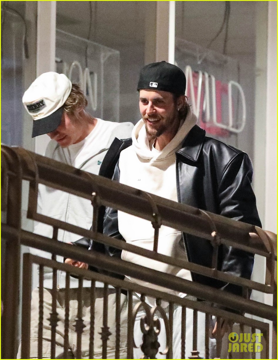 Justin Bieber Enjoys Dinner with Friends at Celeb Hotspot Sushi Park in L.A.: Photo 5031774 ...