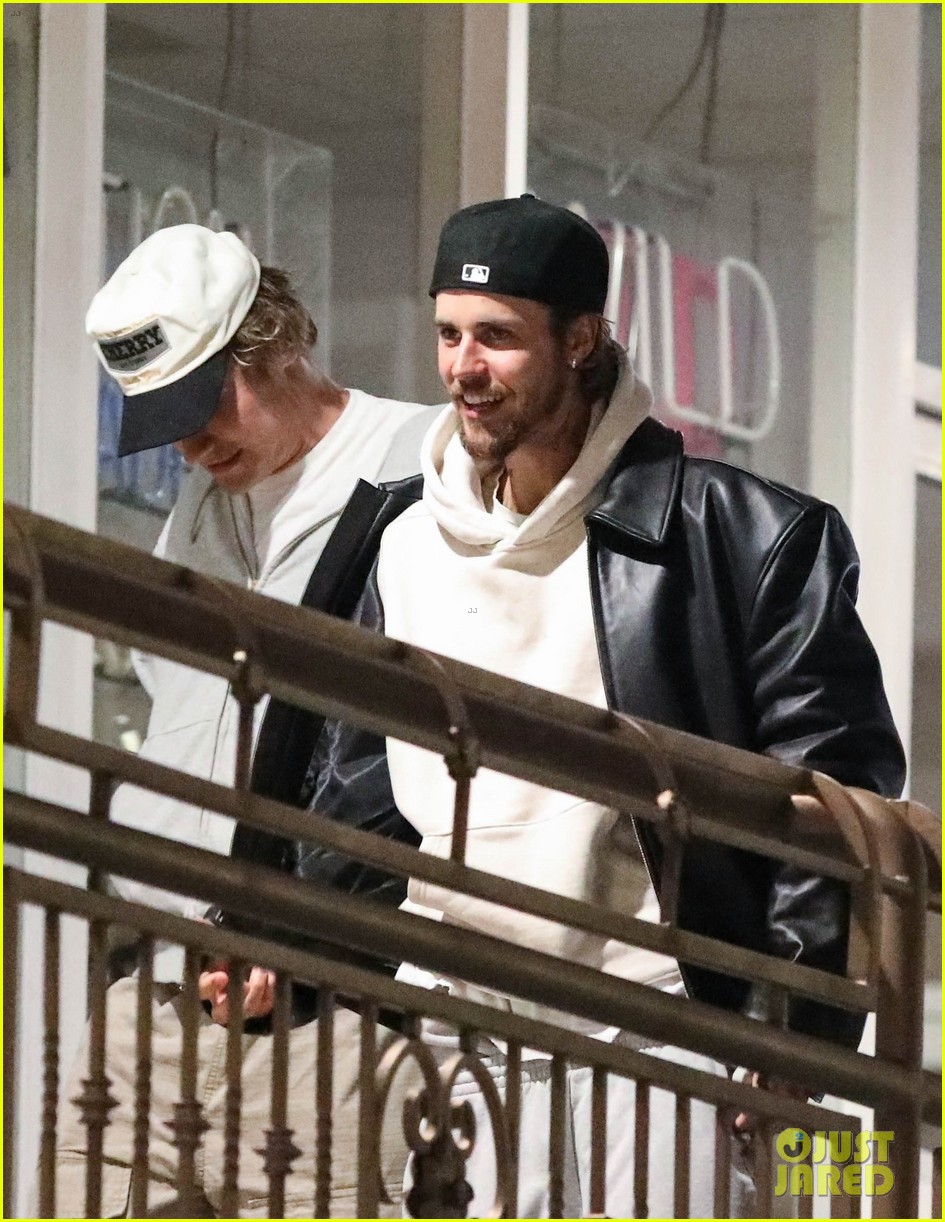 Justin Bieber Enjoys Dinner with Friends at Celeb Hotspot Sushi Park in L.A.: Photo 5031778 ...