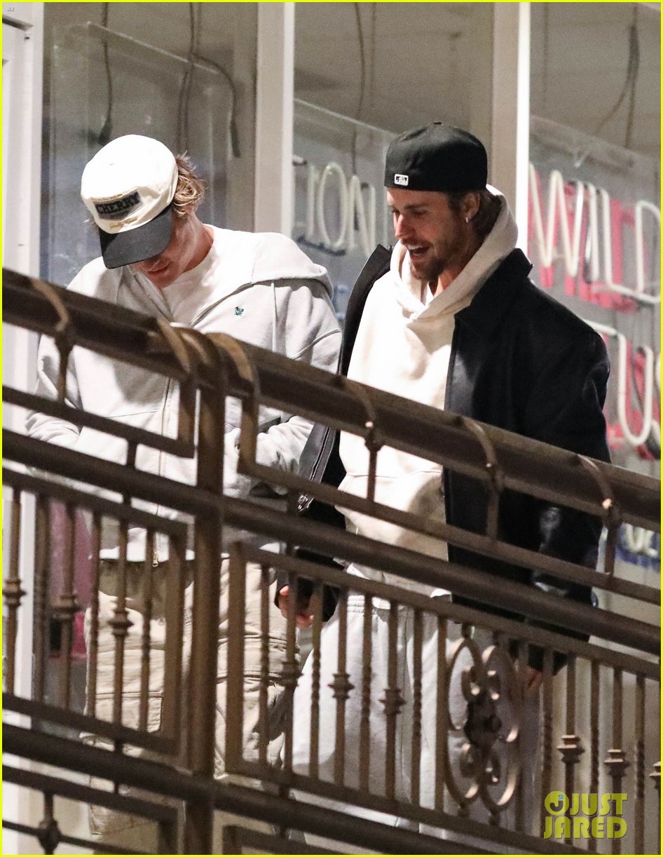 Justin Bieber Enjoys Dinner with Friends at Celeb Hotspot Sushi Park in L.A.: Photo 5031779 ...