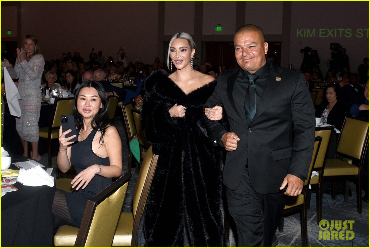 Kim Kardashian Shows Off Icy Blonde Hair While Being Honored at Lo ...