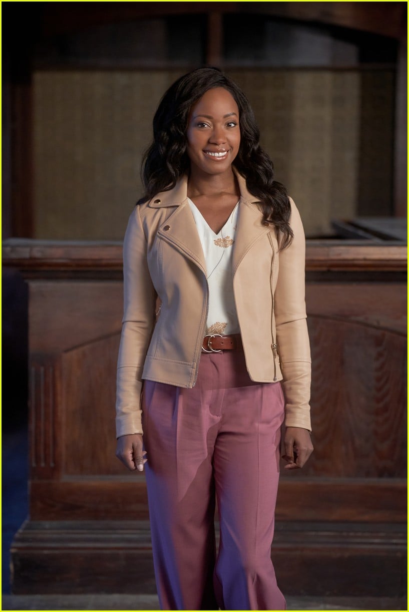 'Legend of the Lost Locket' - 2 'When Calls the Heart' Stars Featured ...