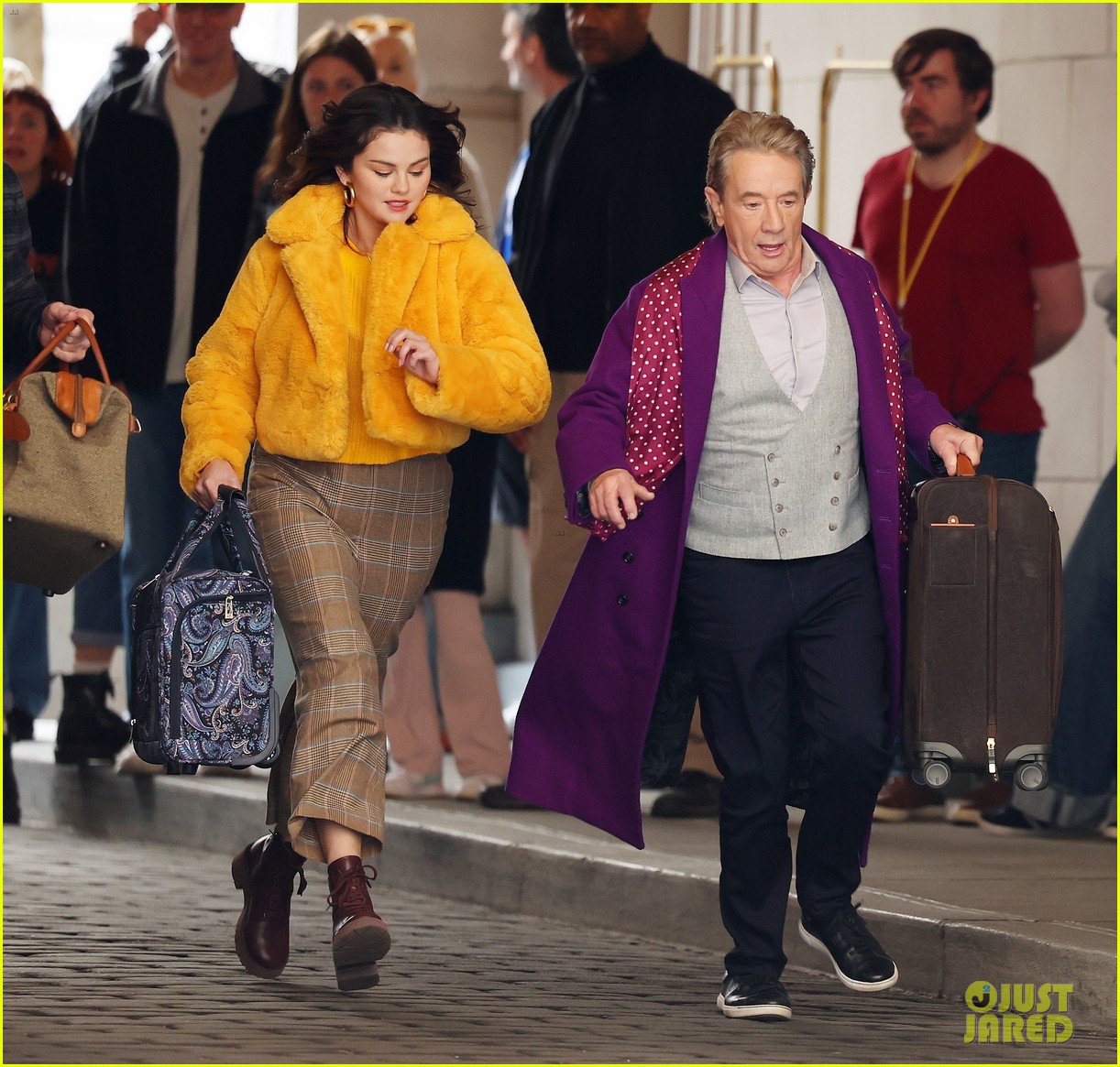 Steve Martin, Selena Gomez & Martin Short Frantically Run Away From ...
