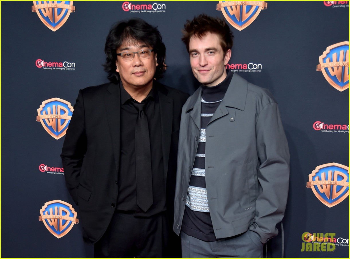 Robert Pattinson Makes First Official Appearance as New Dad, Looks ...