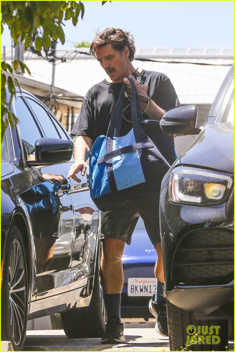 Pedro Pascal Hits the Gym for Morning Workout in Los Angeles: Photo ...