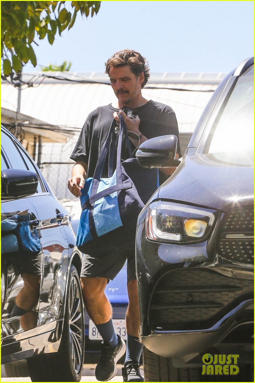 Pedro Pascal Hits the Gym for Morning Workout in Los Angeles: Photo ...