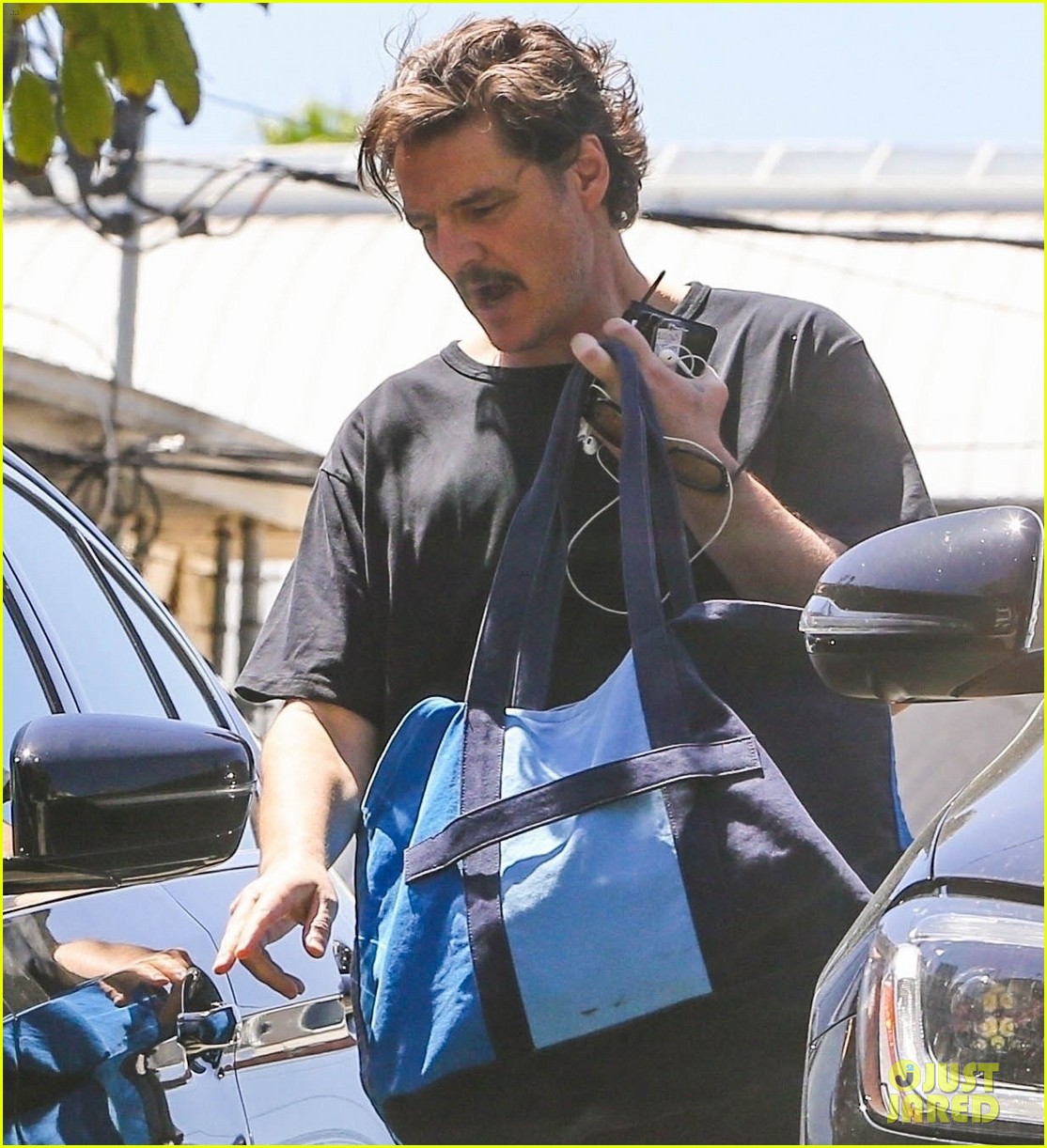 Pedro Pascal Hits the Gym for Morning Workout in Los Angeles: Photo ...