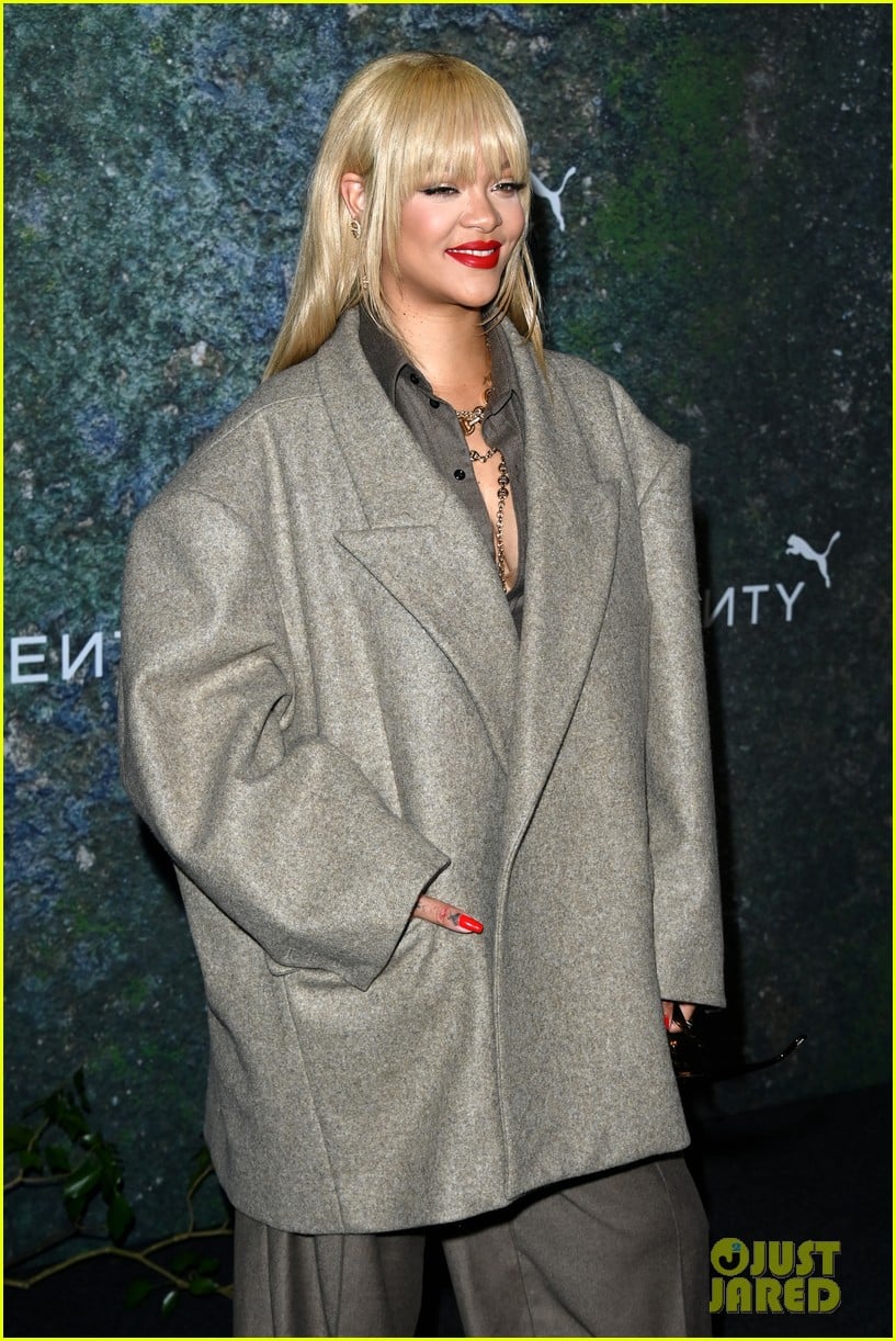 Rihanna Rocks Red Lip & Bangs For Fenty x Puma Launch Event In London ...