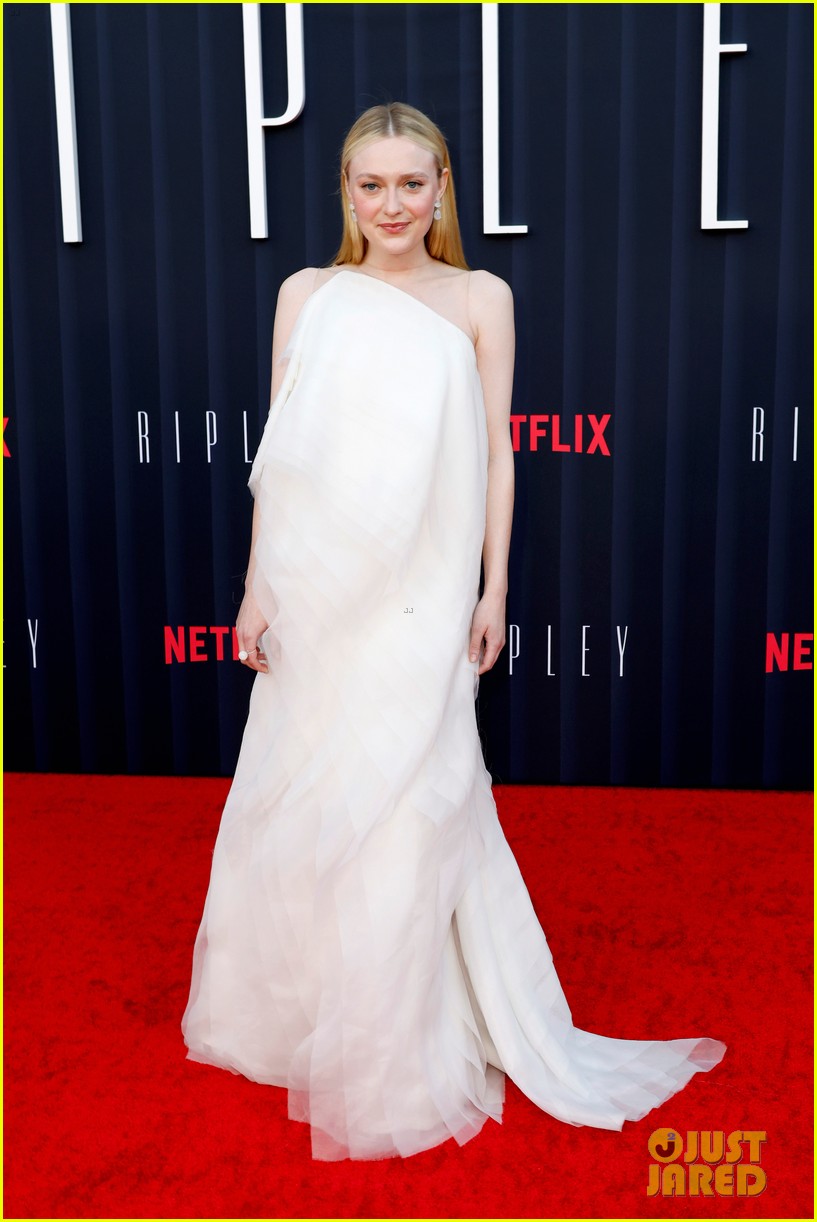 Andrew Scott & Dakota Fanning Dress to Impress for 'Ripley' Premiere in ...