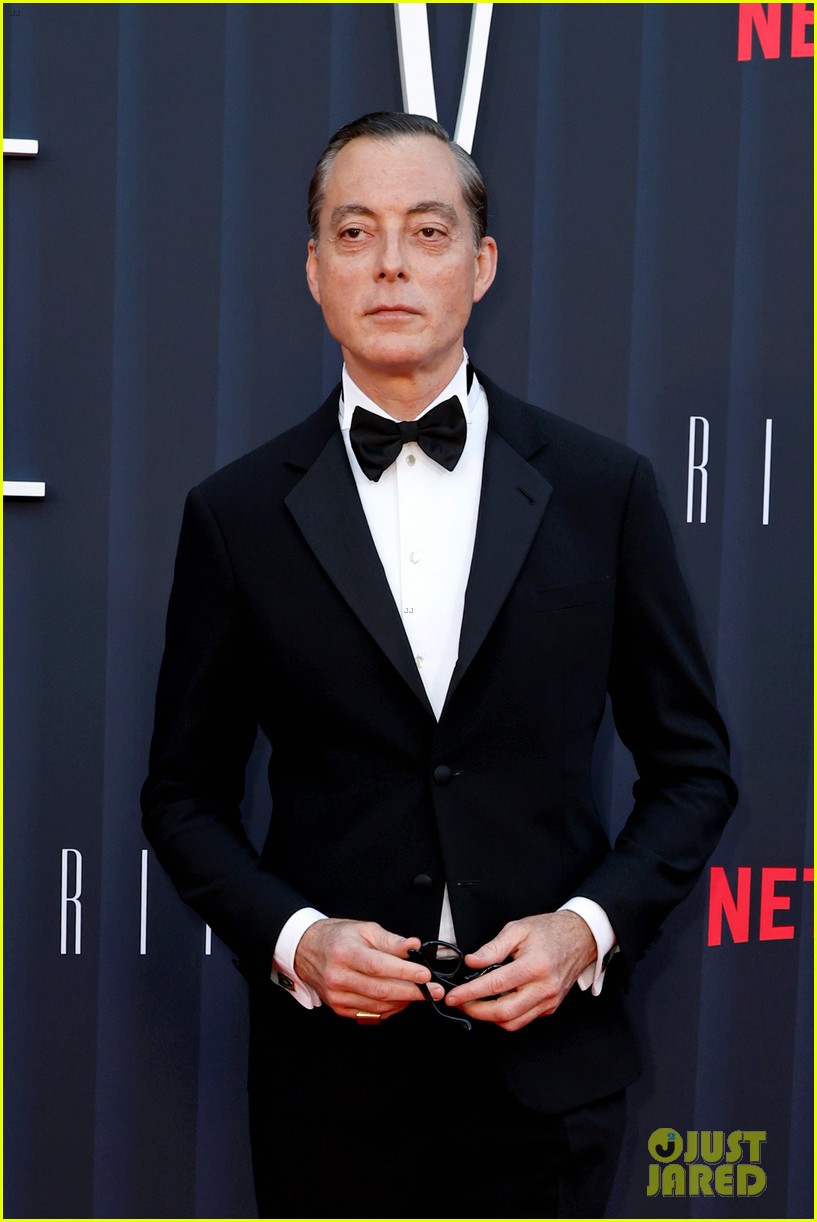 Andrew Scott & Dakota Fanning Dress to Impress for 'Ripley' Premiere in ...