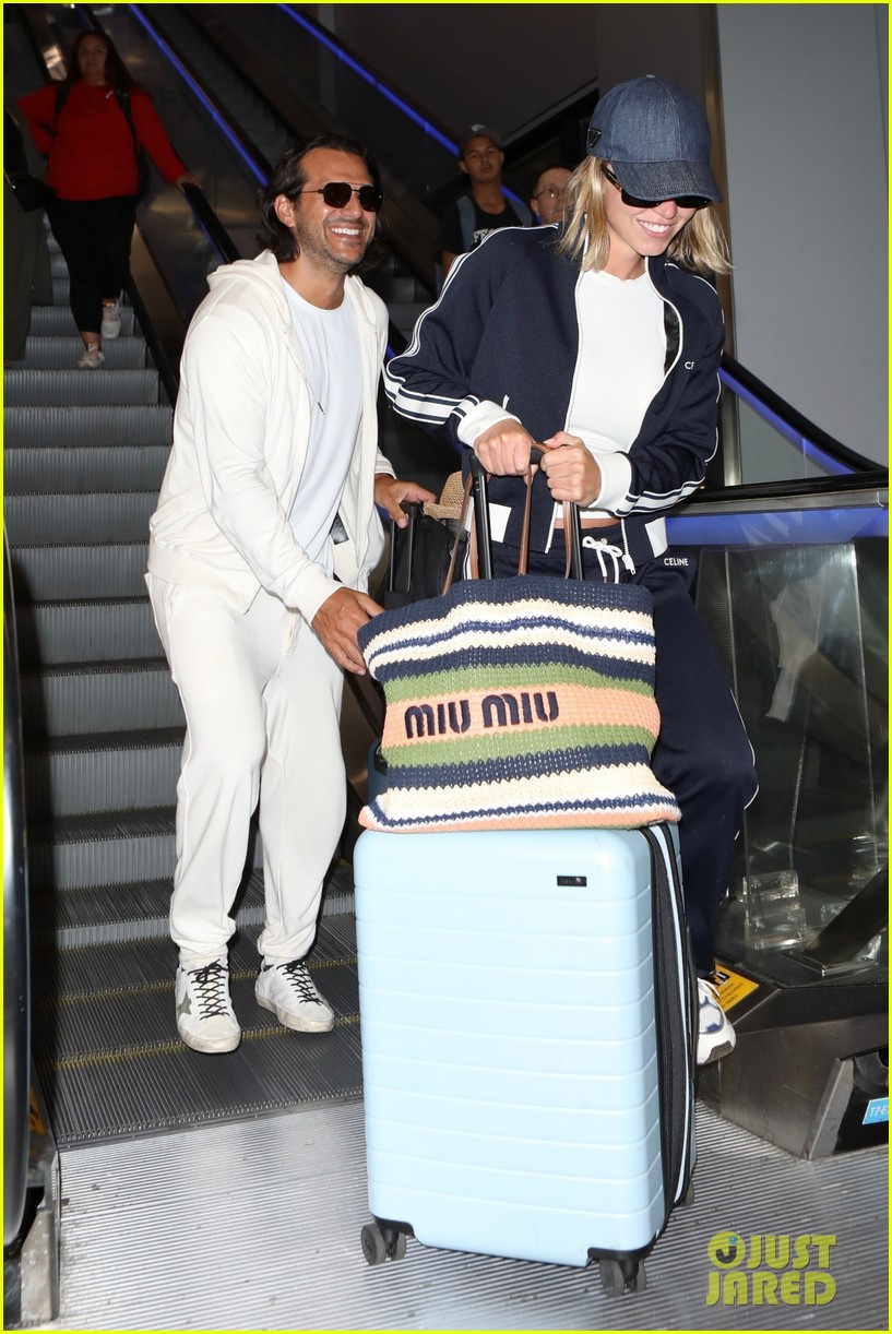 Sydney Sweeney & Fiancé Jonathan Davino Share a Laugh While Arriving in ...