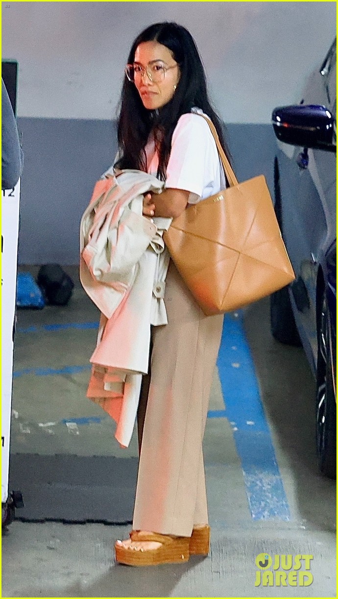 Bill Hader & Ali Wong Share Smiles & Laughter Following Dinner Date ...