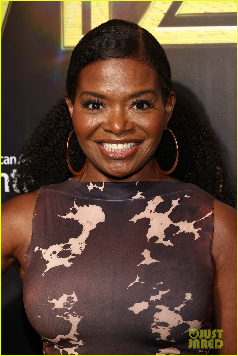 Nichelle Lewis Makes Broadway Debut in 'The Wiz,' Gets Support from Big ...