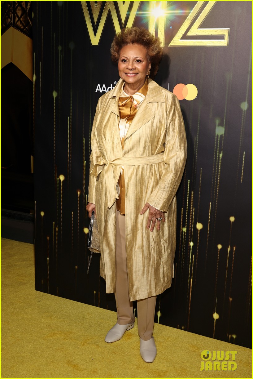 Nichelle Lewis Makes Broadway Debut in 'The Wiz,' Gets Support from Big ...