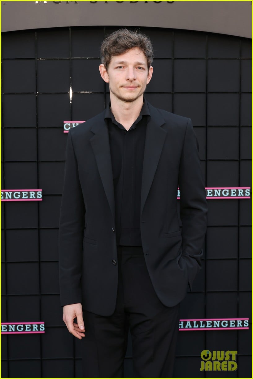 Zendaya Wows in Custom Vera Wang at 'Challengers' L.A. Premiere with ...