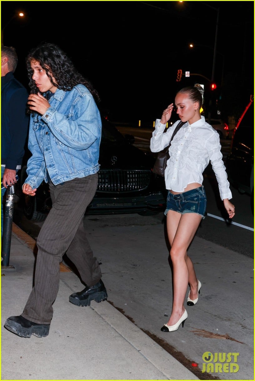 Lily-Rose Depp & Girlfriend 070 Shake Still Going Strong, Spotted on ...