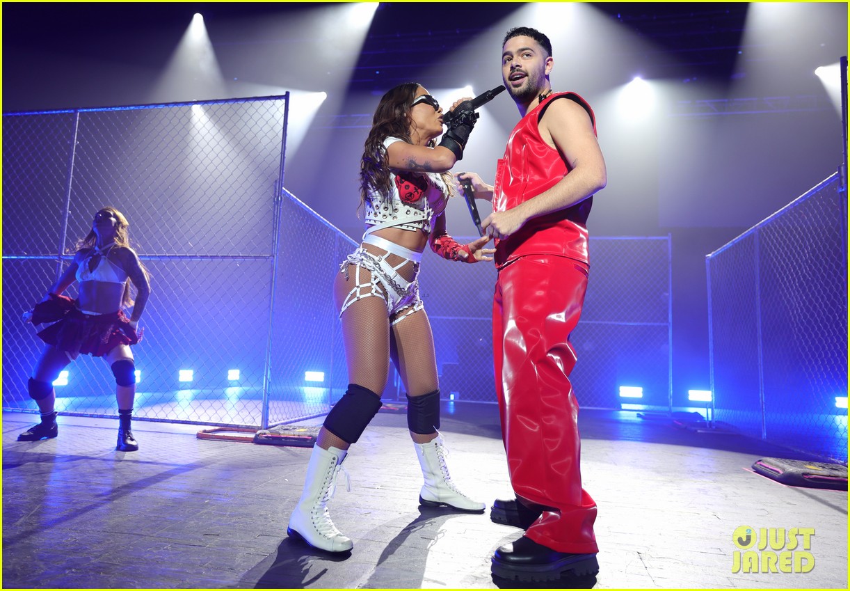 Anitta Lights Up the Stage at 'Baile Funk Experience' Tour Stop In ...