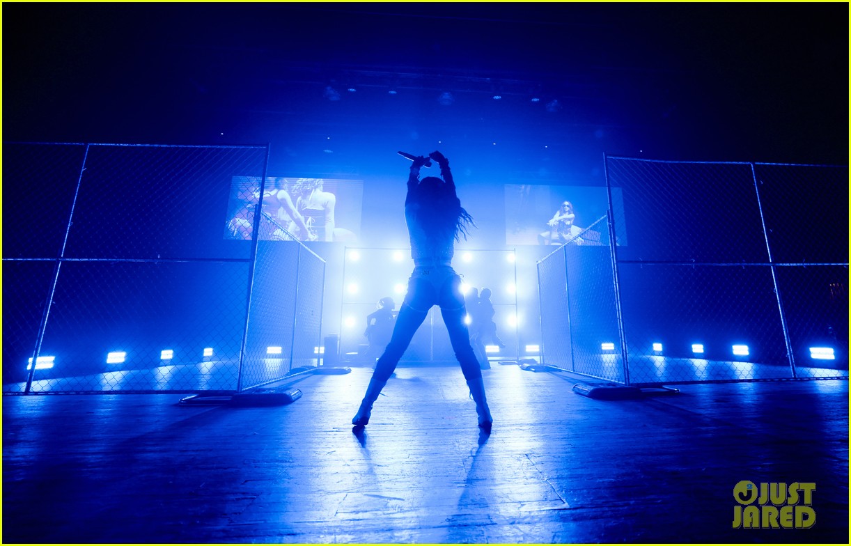 Anitta Lights Up the Stage at 'Baile Funk Experience' Tour Stop In ...