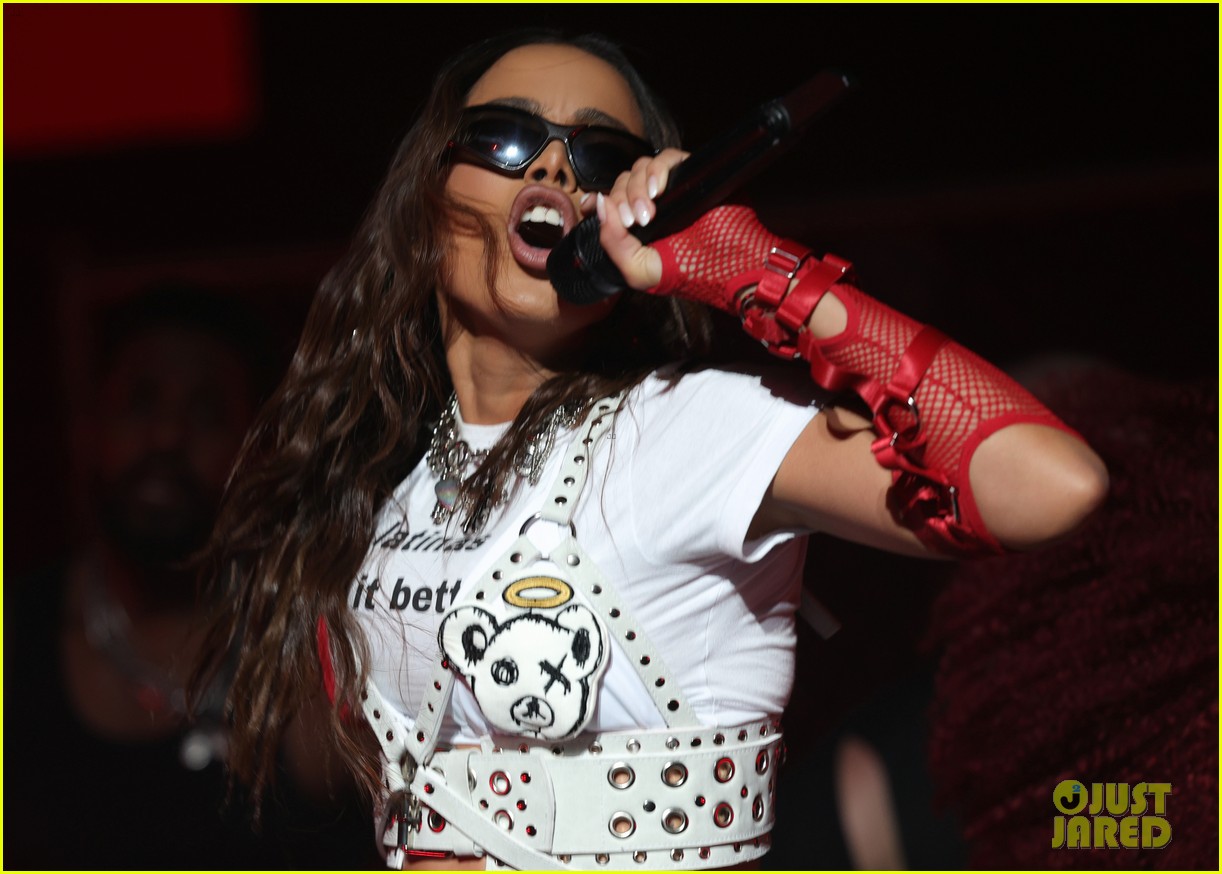 Anitta Lights Up the Stage at 'Baile Funk Experience' Tour Stop In ...