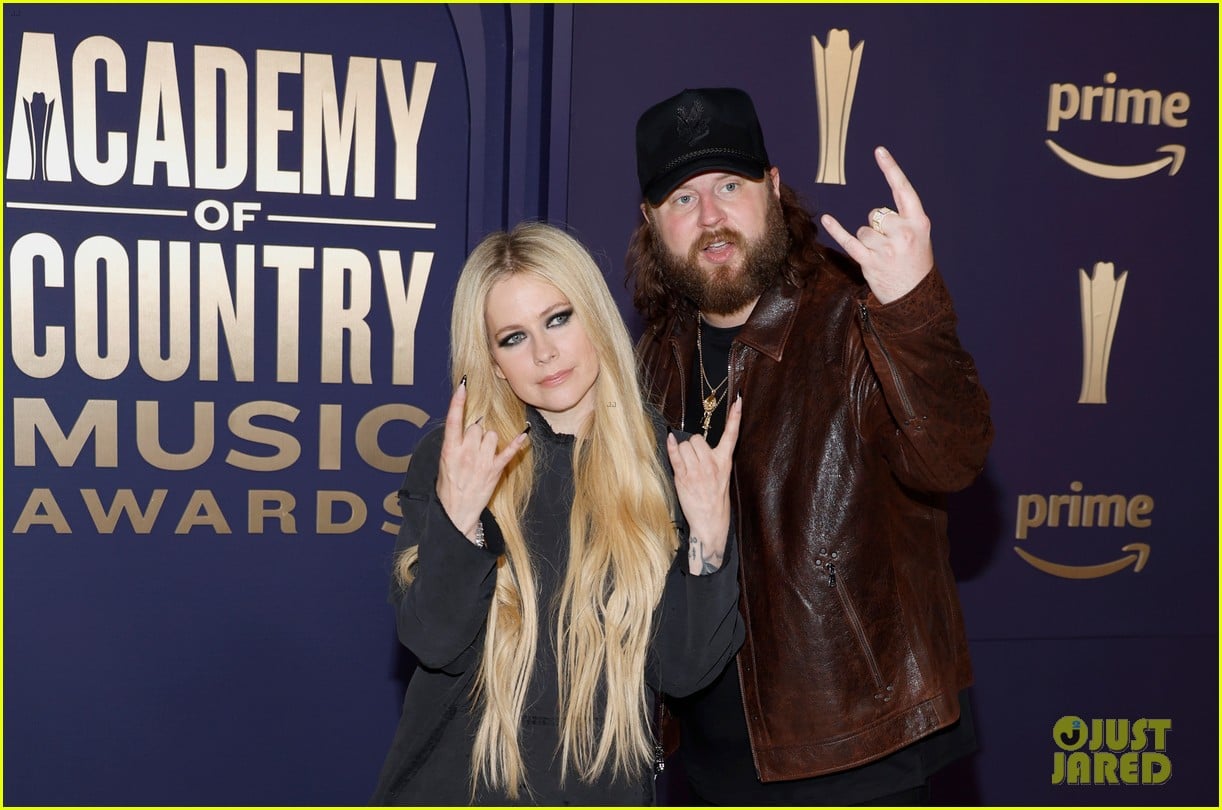 Avril Lavigne Joins Nate Smith at ACM Awards 2024 Ahead of Performing ...