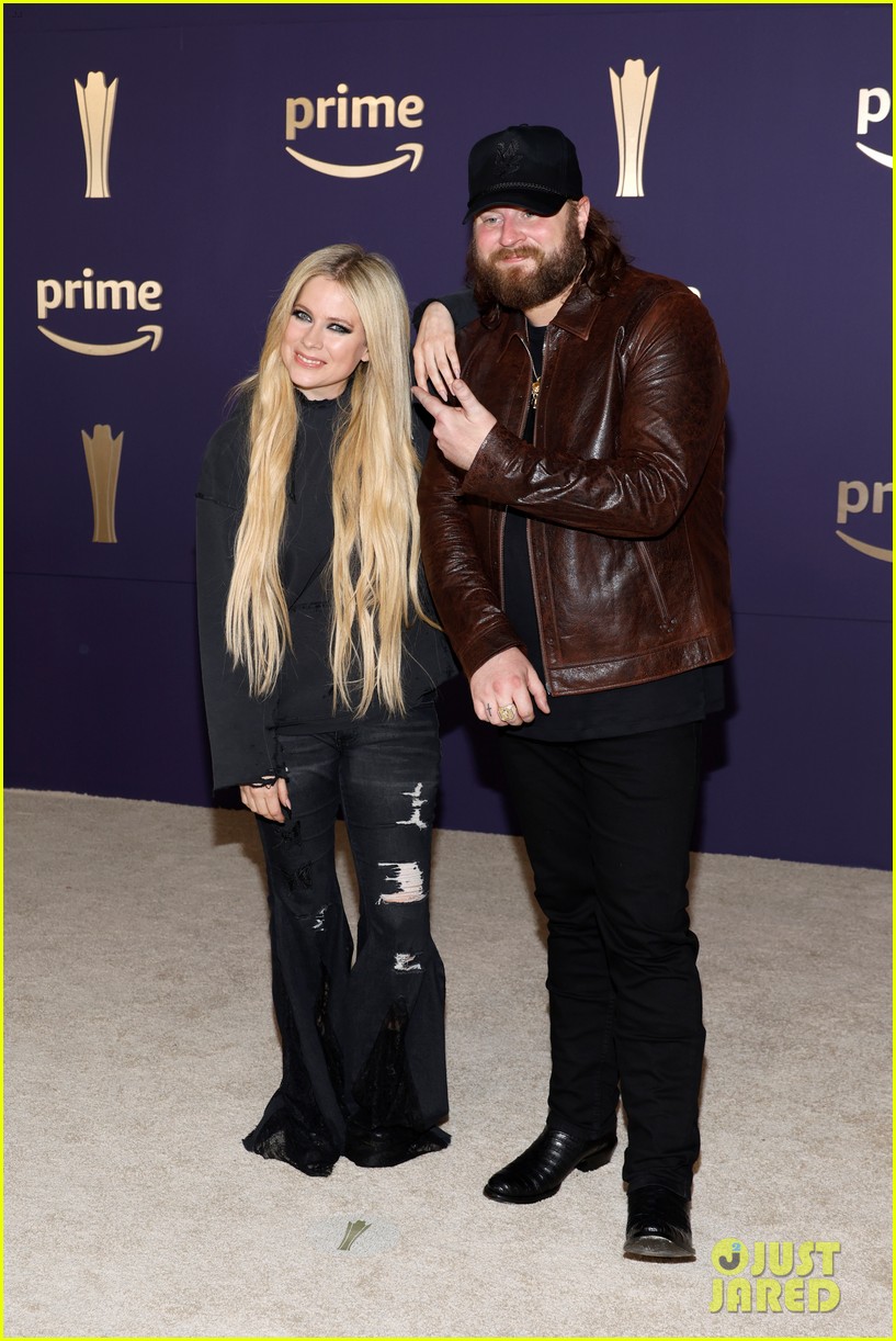 Avril Lavigne Joins Nate Smith at ACM Awards 2024 Ahead of Performing ...