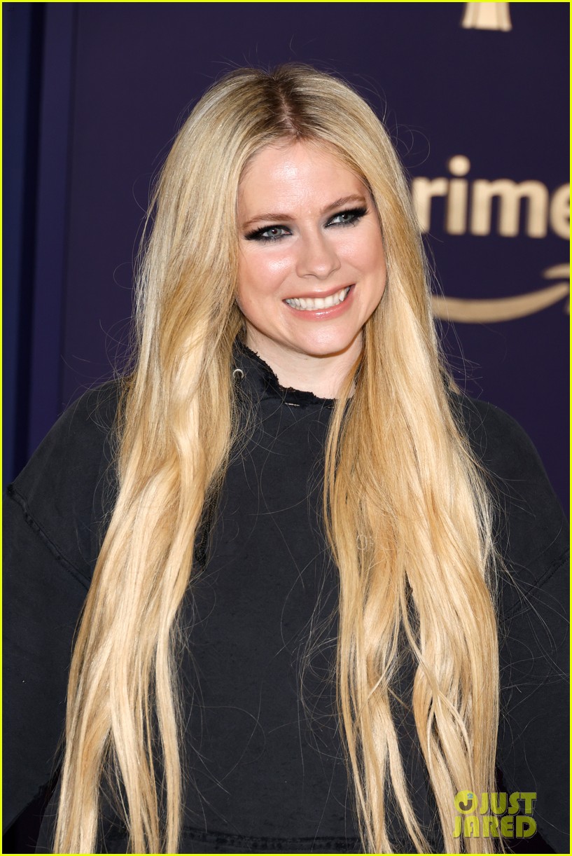Avril Lavigne Joins Nate Smith at ACM Awards 2024 Ahead of Performing ...