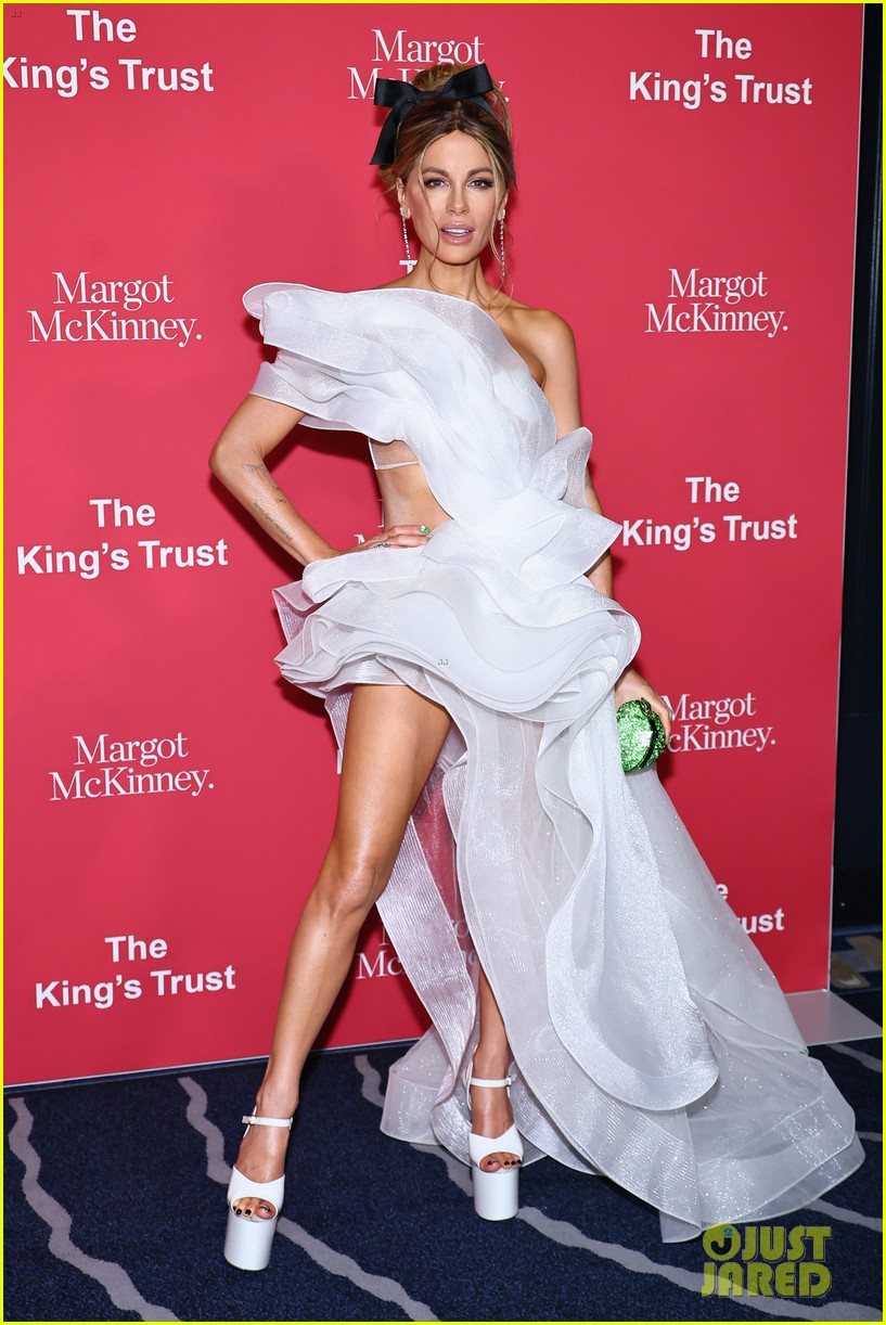 Kate Beckinsale Bares Lots of Leg in Red Carpet Return After Recent ...