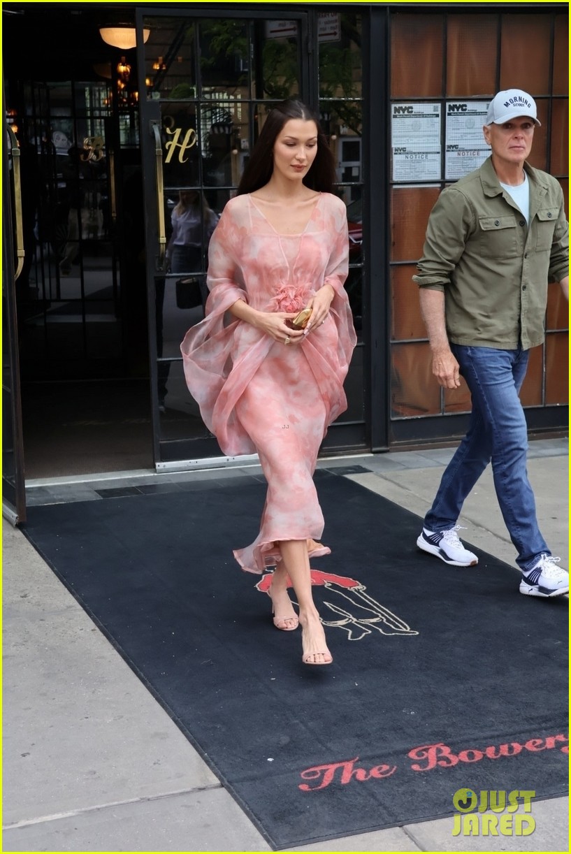 Bella Hadid Goes Pretty in Pink for Day Out in NYC: Photo 5036716 ...