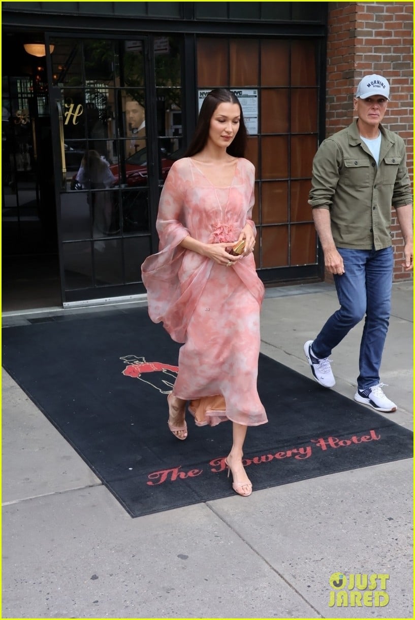 Bella Hadid Goes Pretty in Pink for Day Out in NYC: Photo 5036720 ...