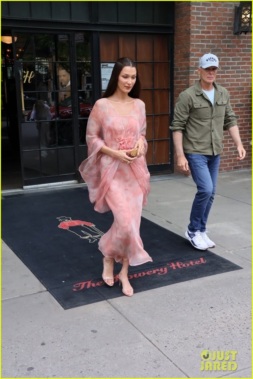 Bella Hadid Goes Pretty in Pink for Day Out in NYC: Photo 5036726 ...