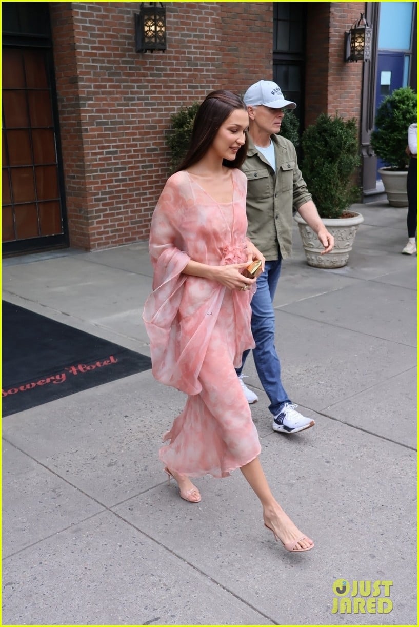 Bella Hadid Goes Pretty in Pink for Day Out in NYC: Photo 5036728 ...