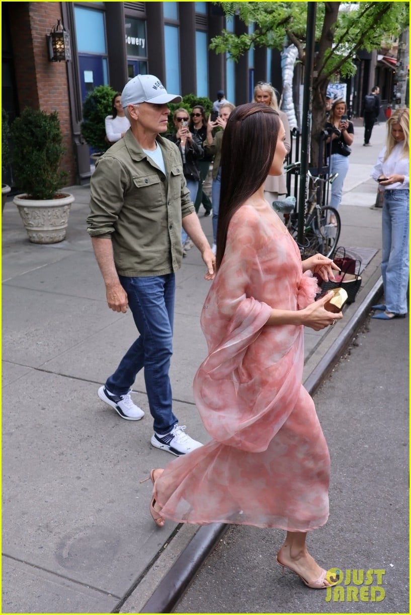 Bella Hadid Goes Pretty in Pink for Day Out in NYC: Photo 5036739 ...