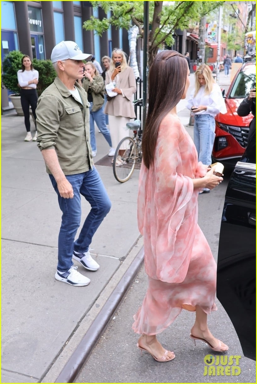 Bella Hadid Goes Pretty in Pink for Day Out in NYC: Photo 5036740 ...