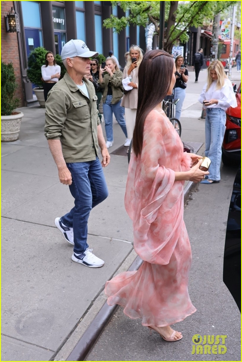 Bella Hadid Goes Pretty in Pink for Day Out in NYC: Photo 5036741 ...