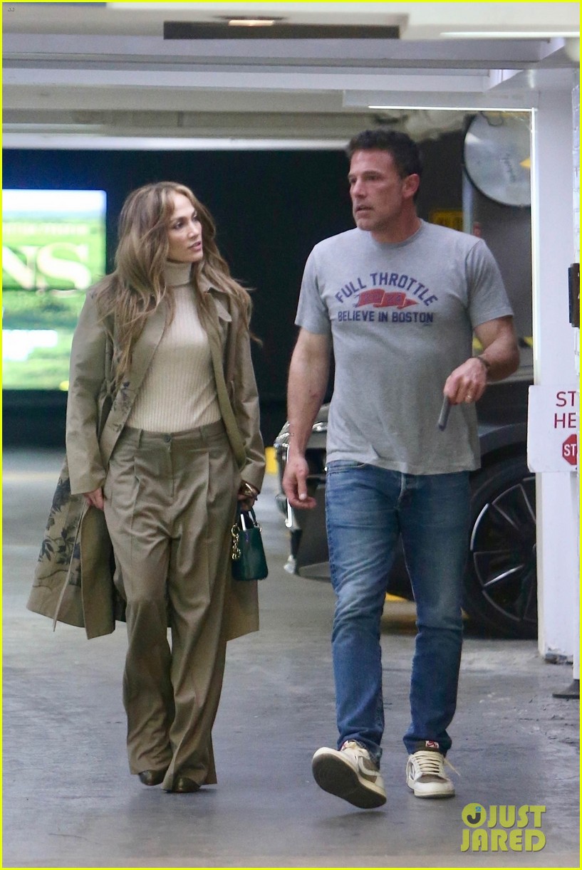 Jennifer Lopez & Ben Affleck Both Wear Wedding Rings, Spotted Leaving ...