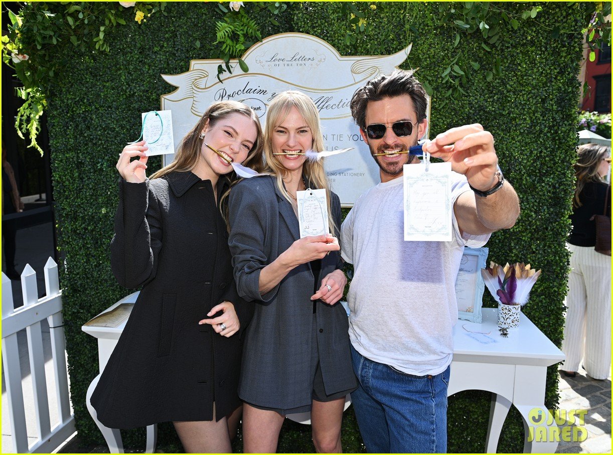 Jonathan Bailey Joins Jessica Madsen & Hannah Dodd at 'Bridgerton ...