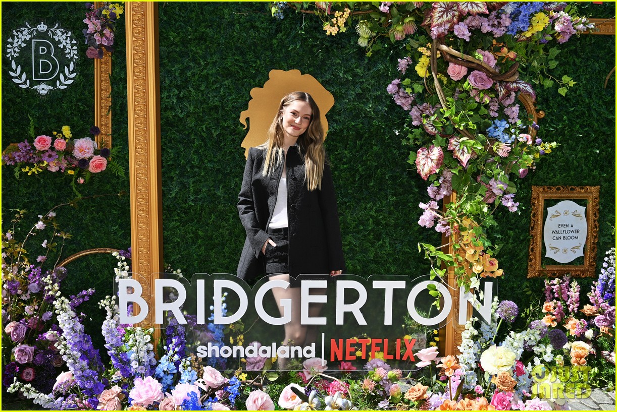 Jonathan Bailey Joins Jessica Madsen & Hannah Dodd at 'Bridgerton ...