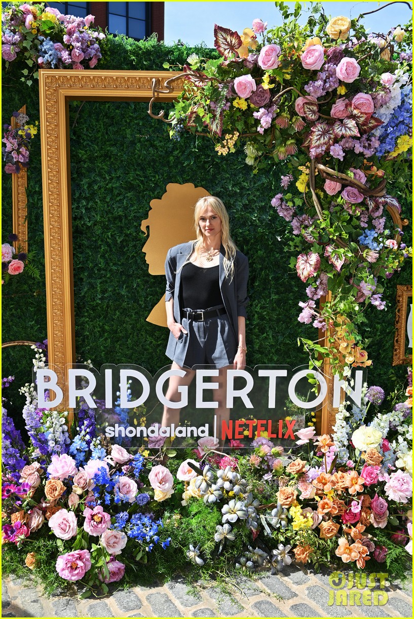 Jonathan Bailey Joins Jessica Madsen & Hannah Dodd at 'Bridgerton ...