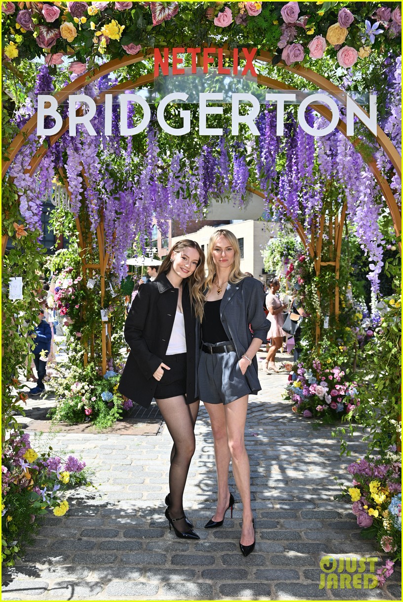 Jonathan Bailey Joins Jessica Madsen & Hannah Dodd at 'Bridgerton ...