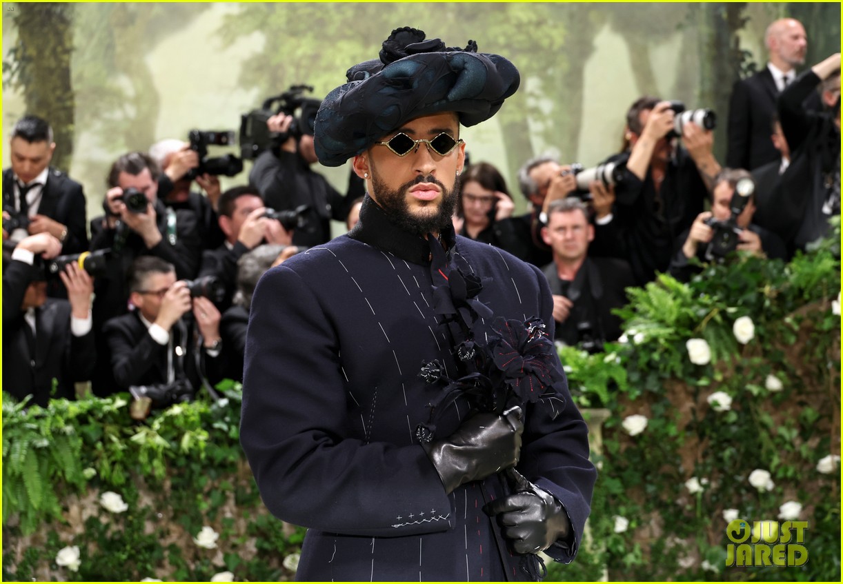 Bad Bunny Carries Black Roses to Met Gala 2024: Photo 5037214 | Photos ...