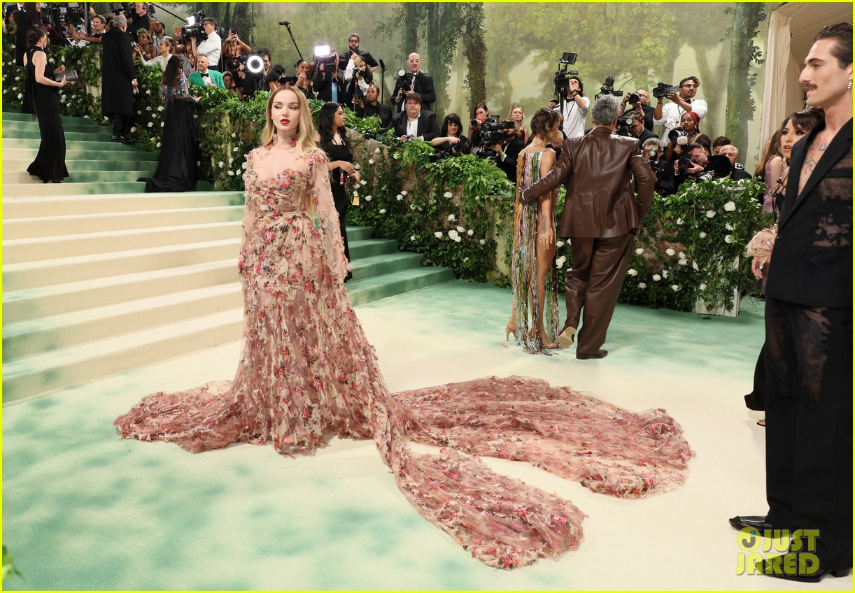 Dove Cameron & Boyfriend Damiano David Make Met Gala Debut at 2024 ...
