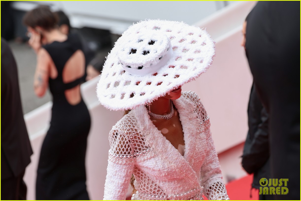 Cate Blanchett, Greta Gerwig, Top Models, & More Stars Attend Monday's ...