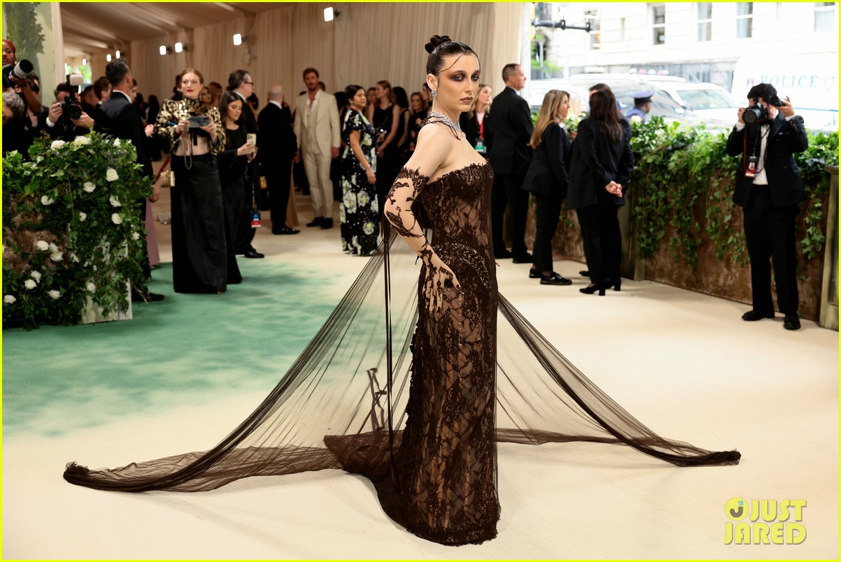 Emma Chamberlain Goes Nature Chic For Met Gala 2024: Photo 5037200 ...
