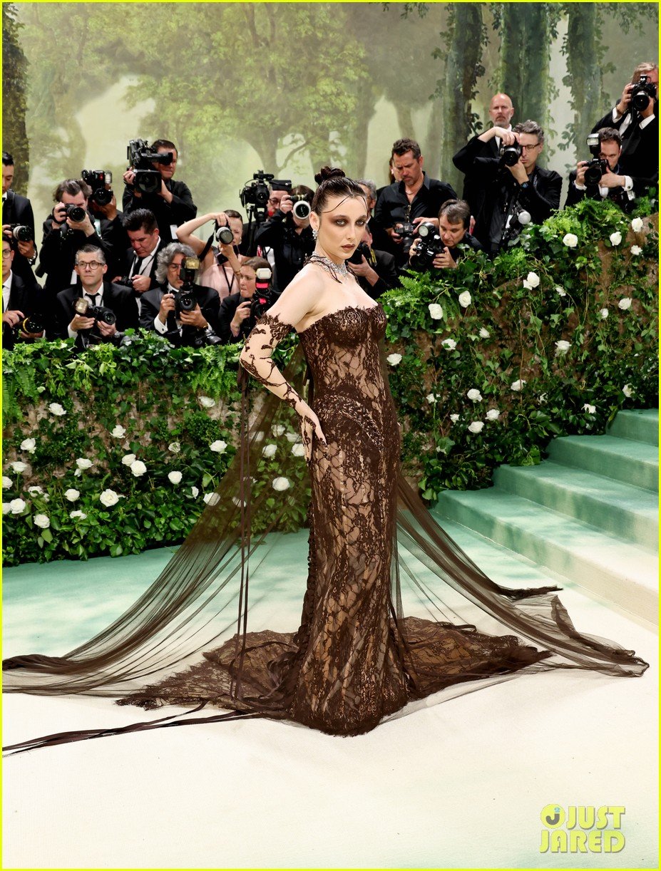 Emma Chamberlain Goes Nature Chic For Met Gala 2024: Photo 5037202 ...