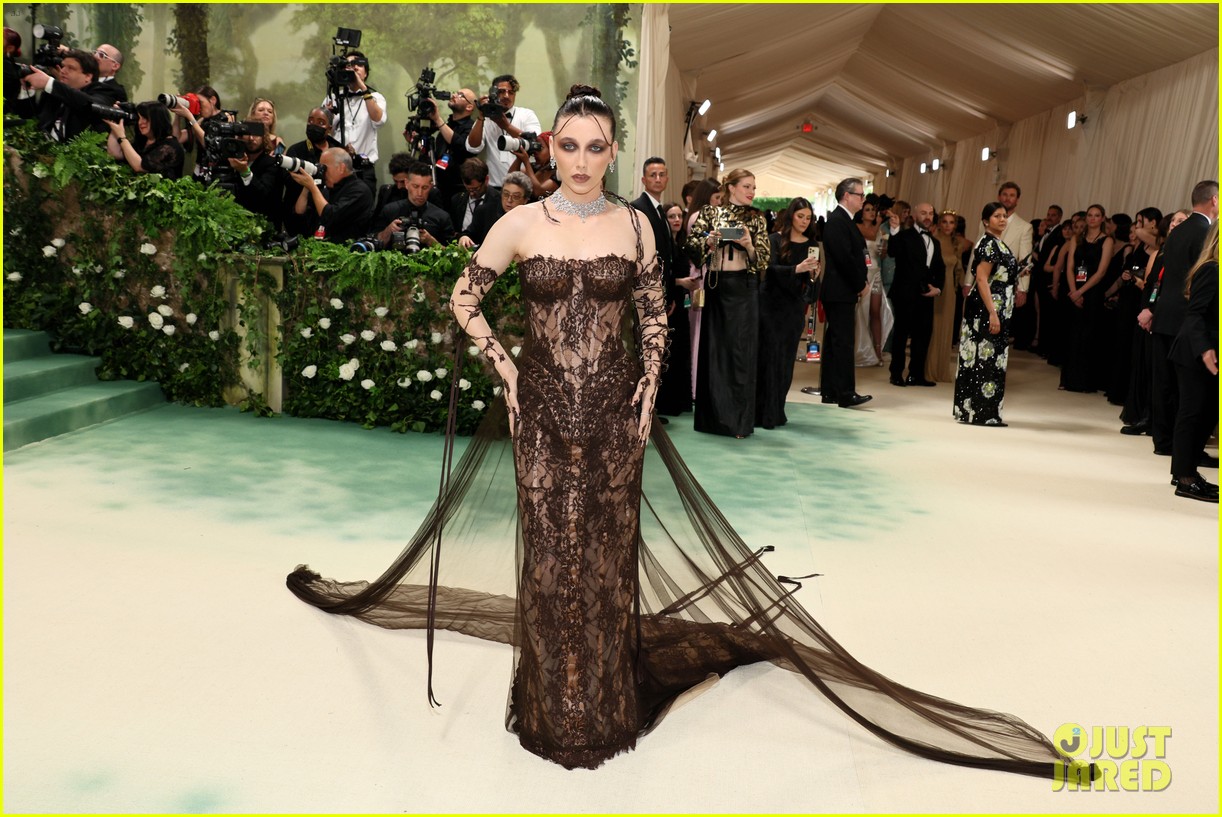Emma Chamberlain Goes Nature Chic For Met Gala 2024: Photo 5037204 ...