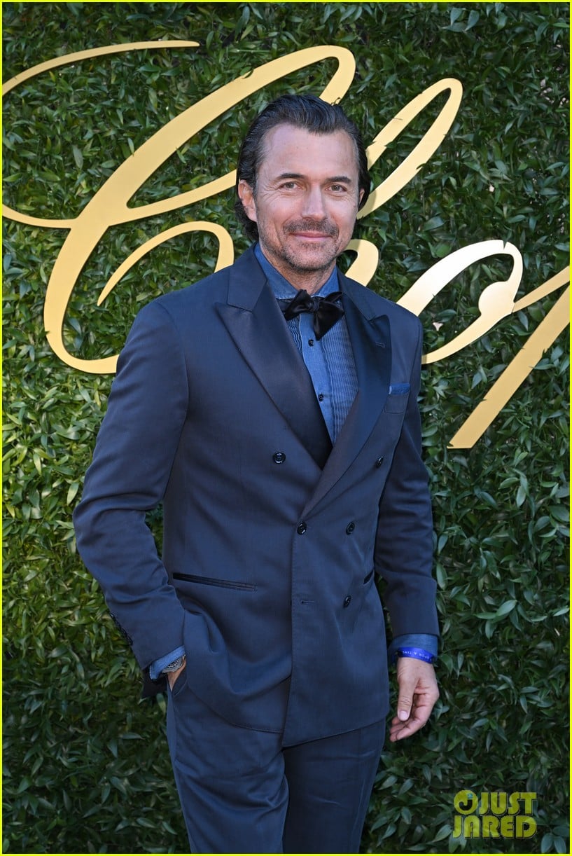 Bella Hadid, Diane Kruger, & Demi Moore Enjoy a Fairytale Dinner with ...