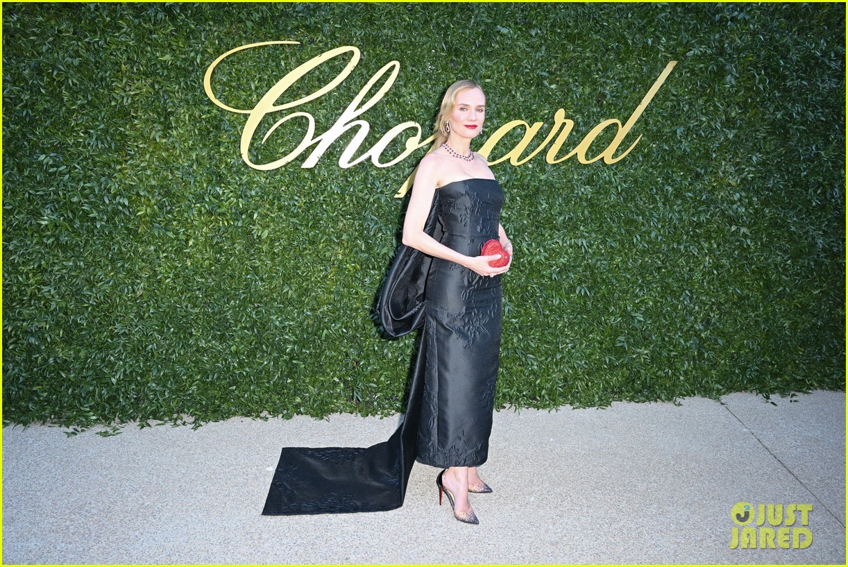 Bella Hadid, Diane Kruger, & Demi Moore Enjoy a Fairytale Dinner with ...