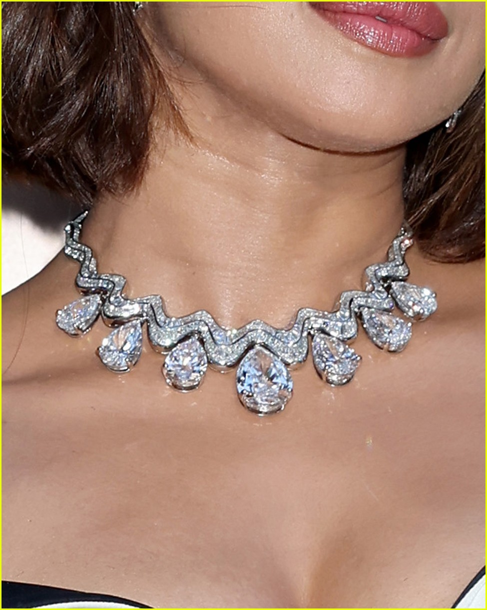 Priyanka Chopra Wears $43 Million Necklace from Bulgari Vault to Rome ...
