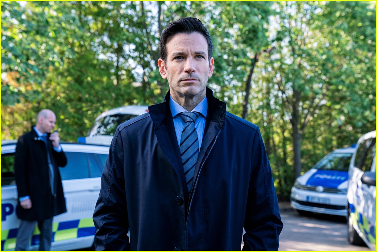 CBS Debuts First Photos of Colin Donnell in 'FBI: International' with ...