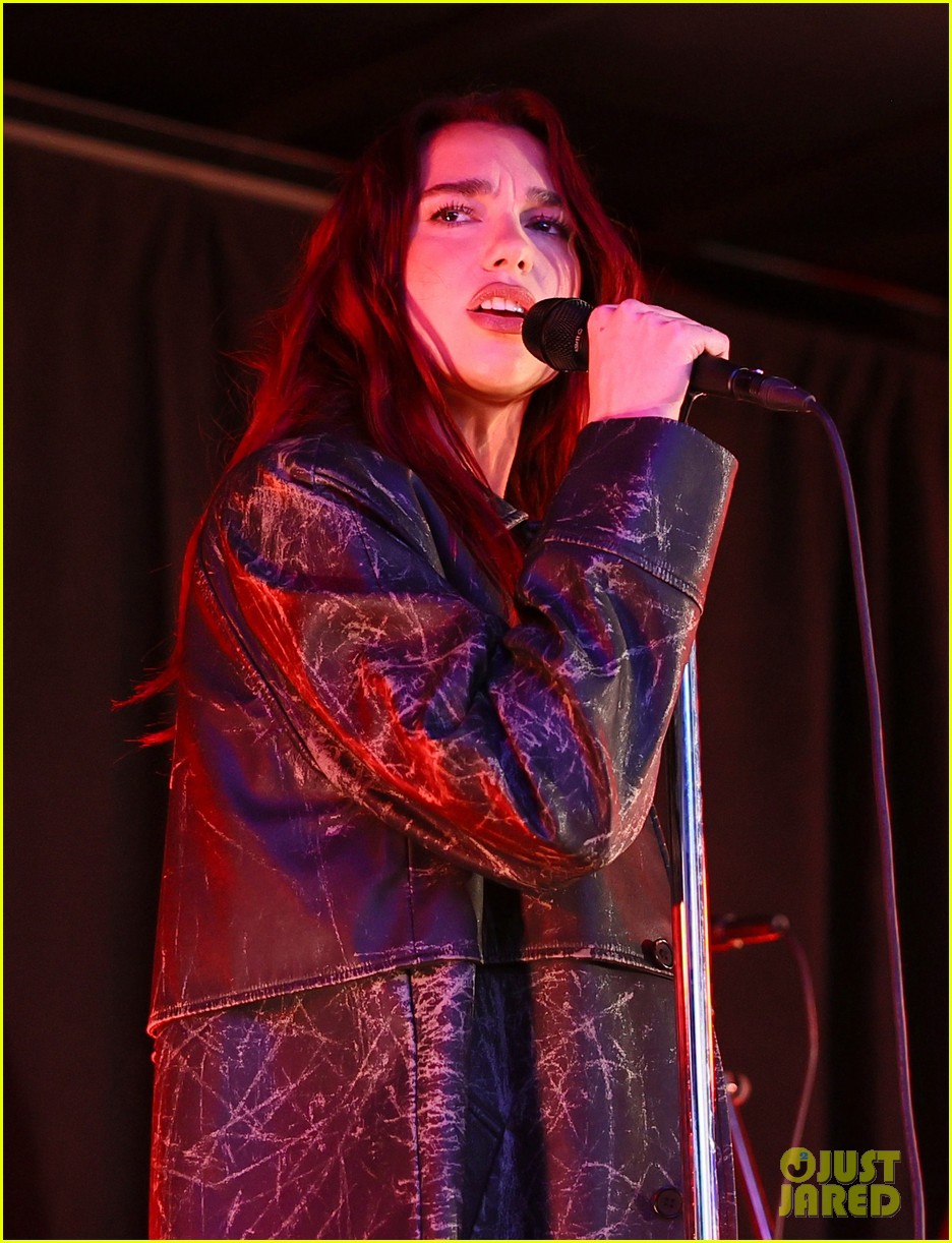 Dua Lipa Gives Surprise Pop-Up Performance in Times Square After 'SNL ...