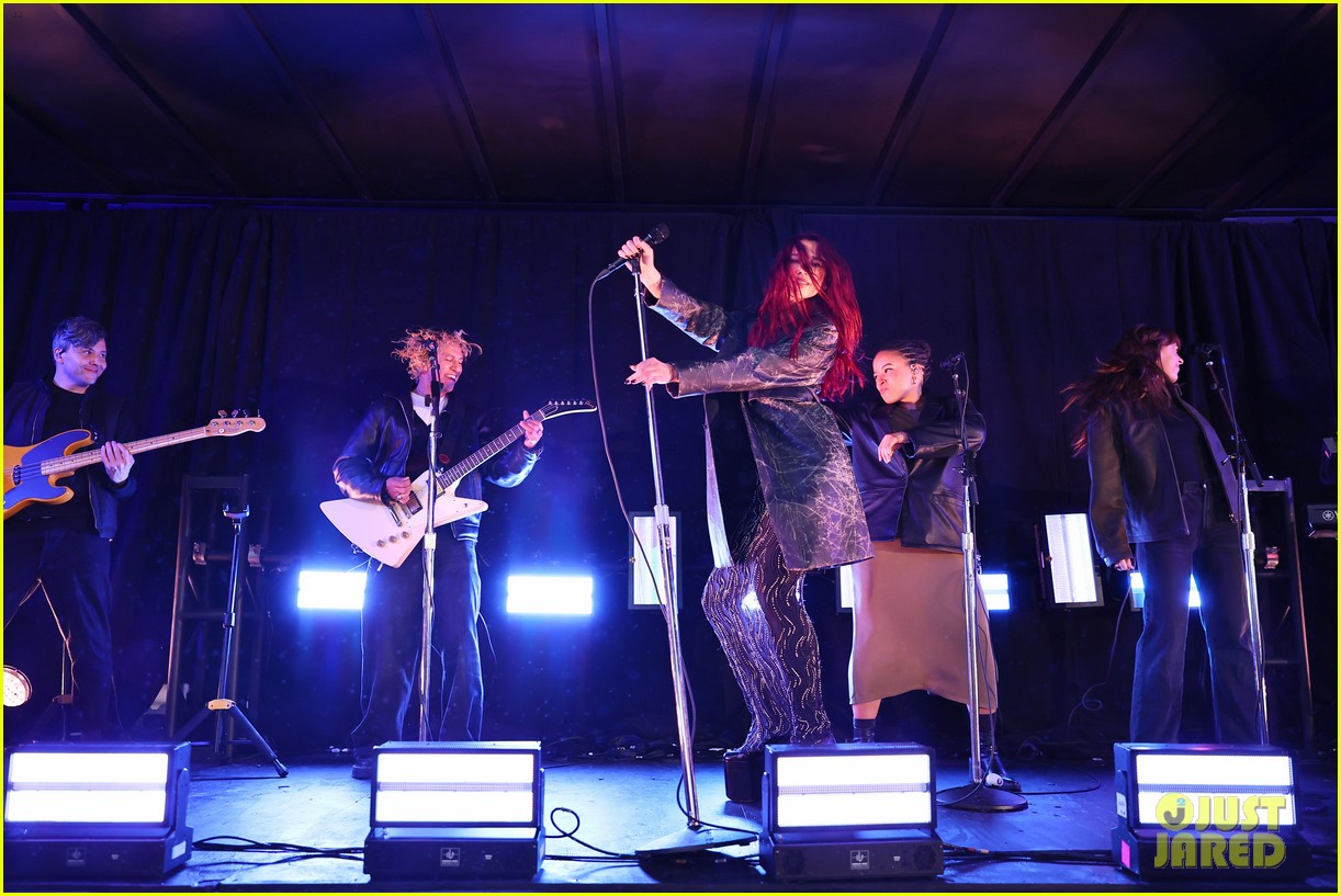 Dua Lipa Gives Surprise Pop-Up Performance in Times Square After 'SNL ...